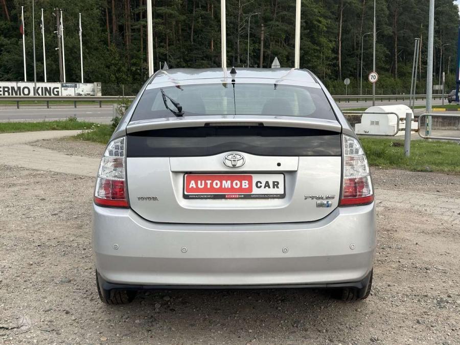 Grey Toyota Prius 2007 in Vilnius, with an engine capacity of 1.50 L and mileage of 341 thousand km for 3333 €, photo 8 on AUTOMOTO.COM.LV