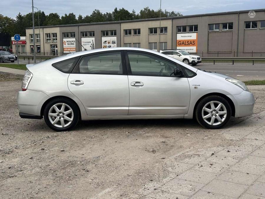 Grey Toyota Prius 2007 in Vilnius, with an engine capacity of 1.50 L and mileage of 341 thousand km for 3333 €, photo 11 on AUTOMOTO.COM.LV