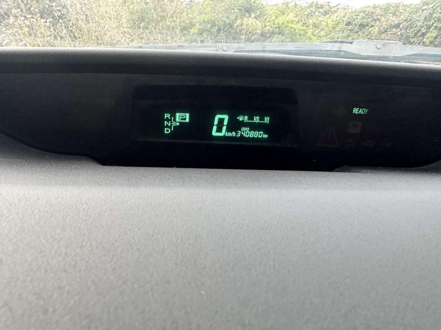 Grey Toyota Prius 2007 in Vilnius, with an engine capacity of 1.50 L and mileage of 341 thousand km for 3333 €, photo 15 on AUTOMOTO.COM.LV