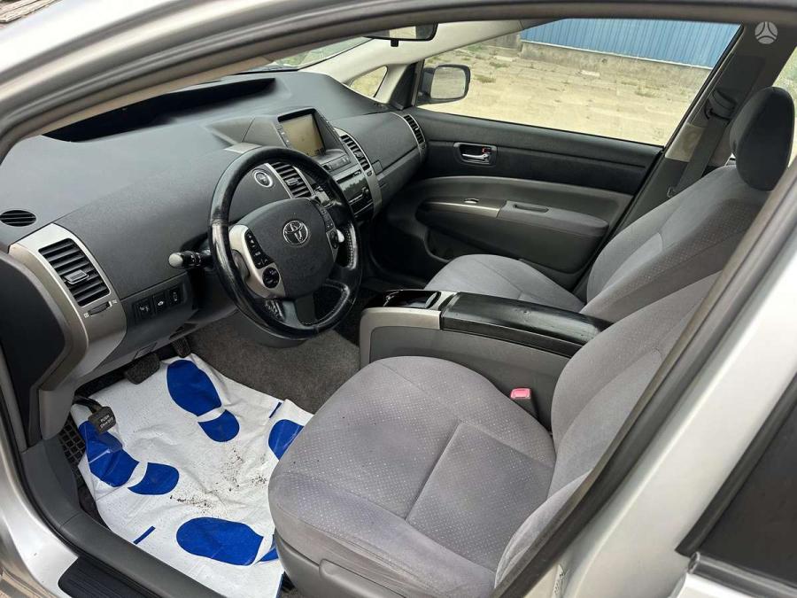 Grey Toyota Prius 2007 in Vilnius, with an engine capacity of 1.50 L and mileage of 341 thousand km for 3333 €, photo 25 on AUTOMOTO.COM.LV