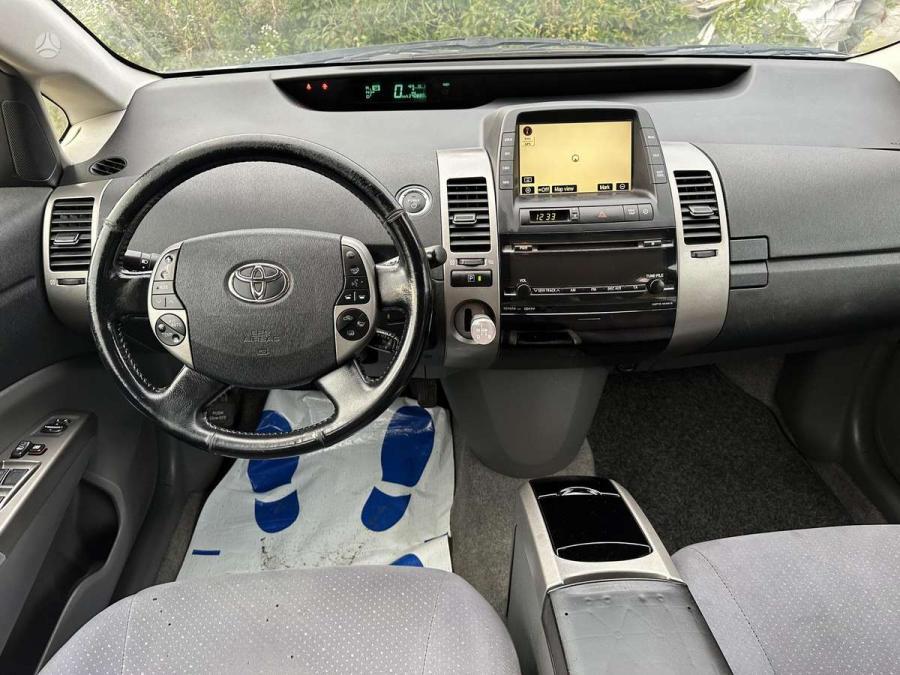 Grey Toyota Prius 2007 in Vilnius, with an engine capacity of 1.50 L and mileage of 341 thousand km for 3333 €, photo 31 on AUTOMOTO.COM.LV