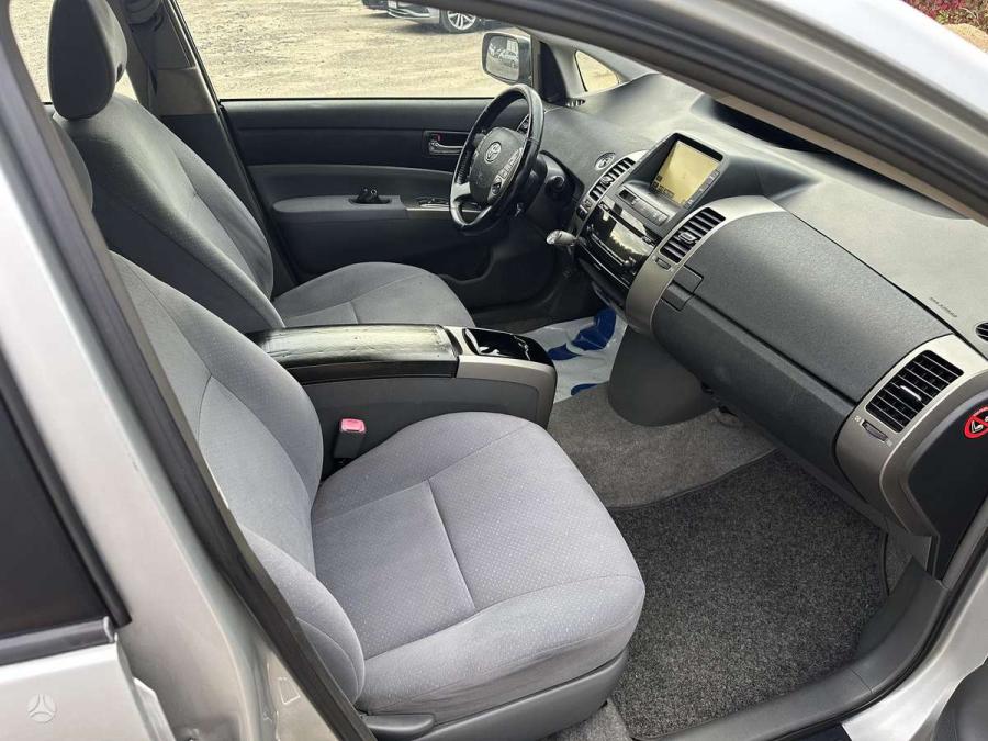 Grey Toyota Prius 2007 in Vilnius, with an engine capacity of 1.50 L and mileage of 341 thousand km for 3333 €, photo 33 on AUTOMOTO.COM.LV