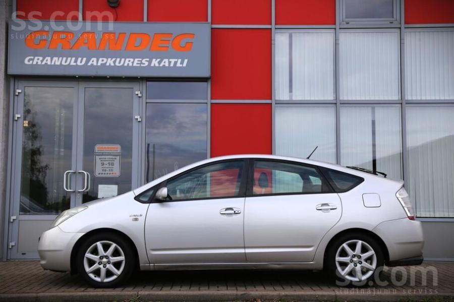 Pelēks Toyota Prius 2007 Rīga, ar dzinēja tilpumu 1.50 L un nobraukumu 220 tūkst. km par 3495 €, foto 3 vietnē AUTOMOTO.COM.LV