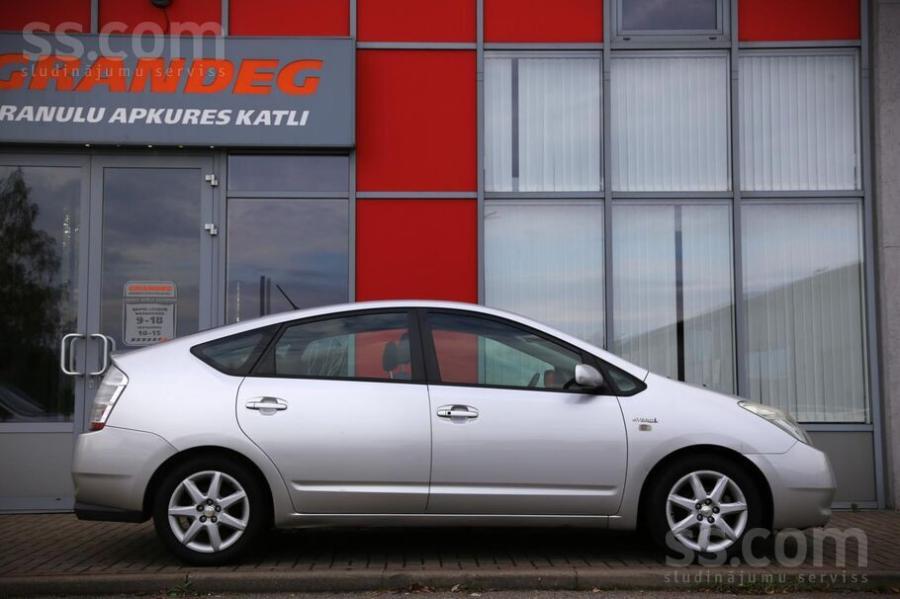 Pelēks Toyota Prius 2007 Rīga, ar dzinēja tilpumu 1.50 L un nobraukumu 220 tūkst. km par 3495 €, foto 4 vietnē AUTOMOTO.COM.LV