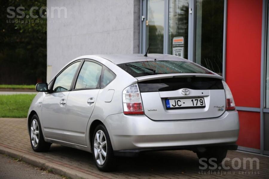 Pelēks Toyota Prius 2007 Rīga, ar dzinēja tilpumu 1.50 L un nobraukumu 220 tūkst. km par 3495 €, foto 6 vietnē AUTOMOTO.COM.LV