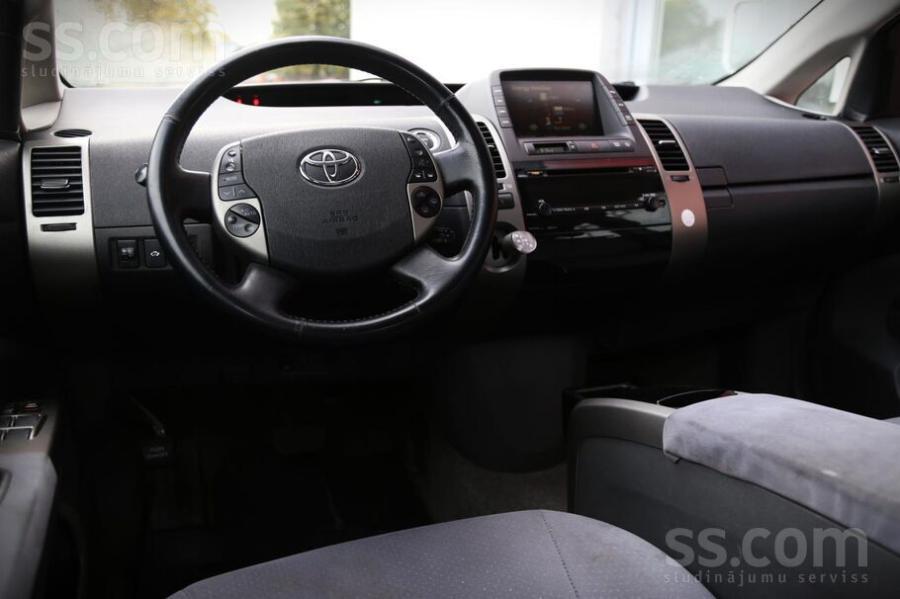 Pelēks Toyota Prius 2007 Rīga, ar dzinēja tilpumu 1.50 L un nobraukumu 220 tūkst. km par 3495 €, foto 9 vietnē AUTOMOTO.COM.LV
