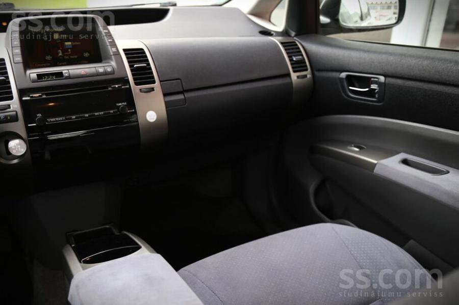 Pelēks Toyota Prius 2007 Rīga, ar dzinēja tilpumu 1.50 L un nobraukumu 220 tūkst. km par 3495 €, foto 10 vietnē AUTOMOTO.COM.LV