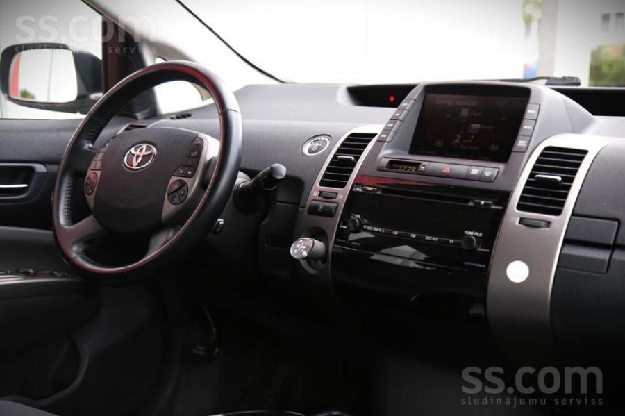 Pelēks Toyota Prius 2007 Rīga, ar dzinēja tilpumu 1.50 L un nobraukumu 220 tūkst. km par 3495 €, foto 12 vietnē AUTOMOTO.COM.LV