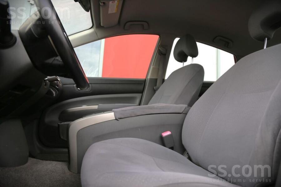 Pelēks Toyota Prius 2007 Rīga, ar dzinēja tilpumu 1.50 L un nobraukumu 220 tūkst. km par 3495 €, foto 13 vietnē AUTOMOTO.COM.LV