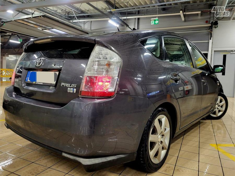 Grey Toyota Prius 2008 in Vilnius, with an engine capacity of 1.50 L and mileage of 370 thousand km for 3350 €, photo 3 on AUTOMOTO.COM.LV
