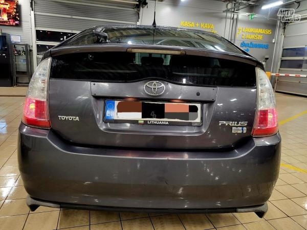 Grey Toyota Prius 2008 in Vilnius, with an engine capacity of 1.50 L and mileage of 370 thousand km for 3350 €, photo 6 on AUTOMOTO.COM.LV
