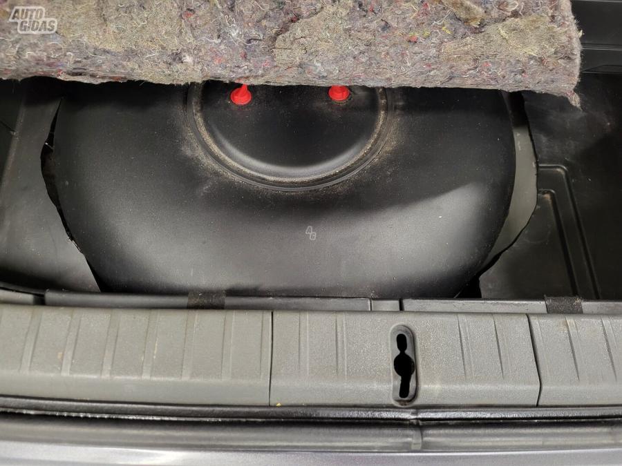 Grey Toyota Prius 2008 in Vilnius, with an engine capacity of 1.50 L and mileage of 370 thousand km for 3350 €, photo 15 on AUTOMOTO.COM.LV