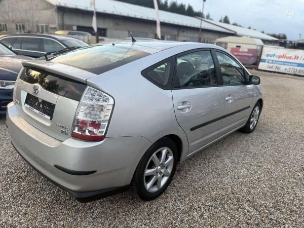 Pelēks Toyota Prius 2008 Ukmergė, ar dzinēja tilpumu 1.50 L un nobraukumu 242 tūkst. km par 3750 €, foto 3 vietnē AUTOMOTO.COM.LV