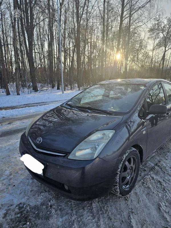 Pelēks Toyota Prius 2008 Viļņa, ar dzinēja tilpumu 1.50 L un nobraukumu 269 tūkst. km par 3700 €, foto 1 vietnē AUTOMOTO.COM.LV