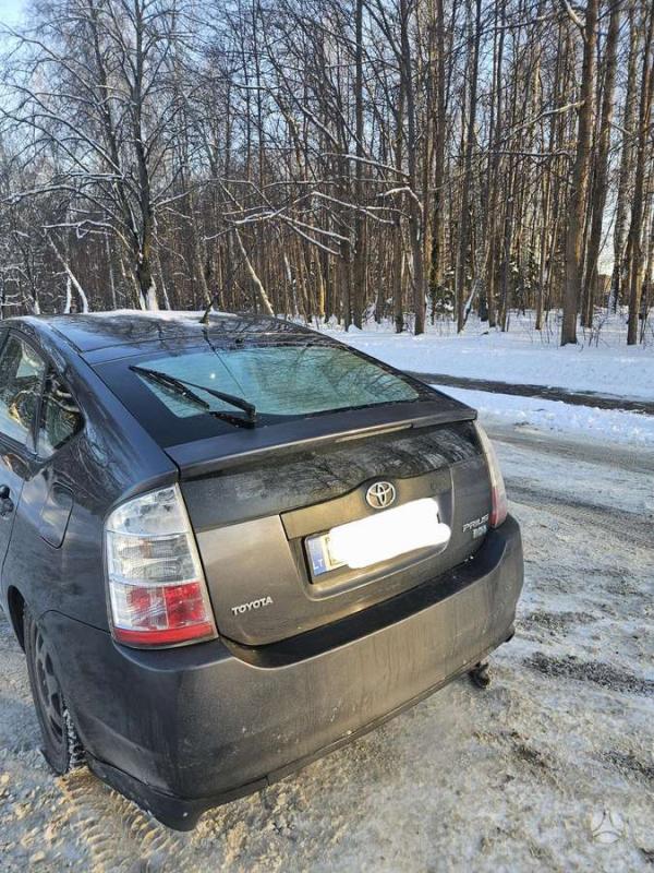 Pelēks Toyota Prius 2008 Viļņa, ar dzinēja tilpumu 1.50 L un nobraukumu 269 tūkst. km par 3700 €, foto 6 vietnē AUTOMOTO.COM.LV