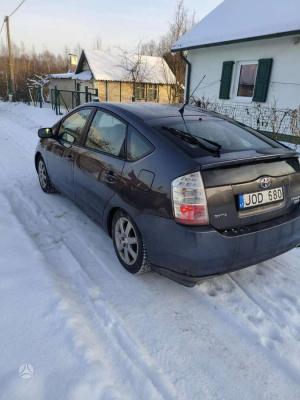 Grey Toyota Prius 2008 in Vilnius, with an engine capacity of 1.50 L and mileage of 298 thousand km for 2500 €, photo 2 on AUTOMOTO.COM.LV
