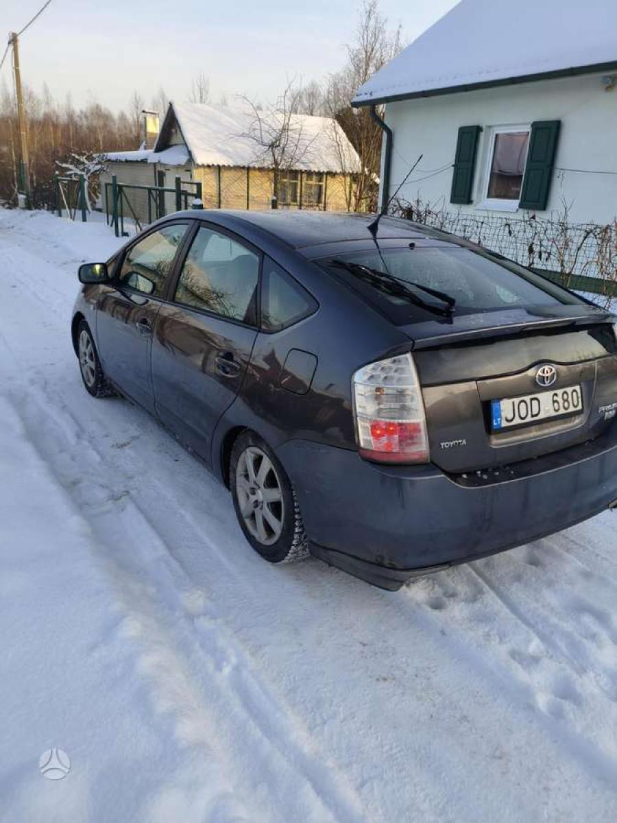 Grey Toyota Prius 2008 in Vilnius, with an engine capacity of 1.50 L and mileage of 298 thousand km for 2500 €, photo 2 on AUTOMOTO.COM.LV