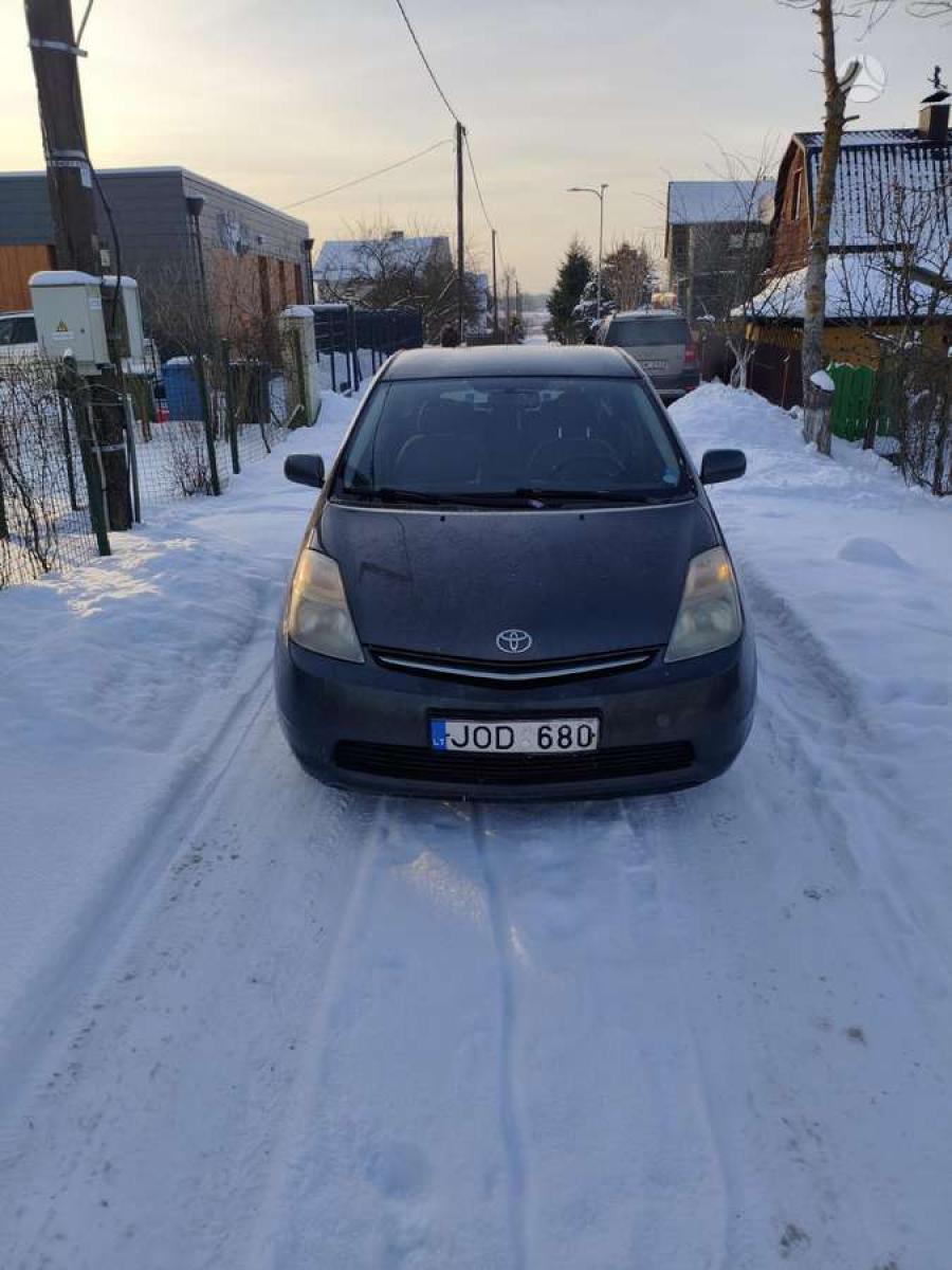 Grey Toyota Prius 2008 in Vilnius, with an engine capacity of 1.50 L and mileage of 298 thousand km for 2500 €, photo 7 on AUTOMOTO.COM.LV