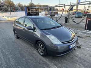 Grey Toyota Prius 2008 in Vilnius, with an engine capacity of 1.50 L and mileage of 350 thousand km for 3500 €, photo 3 on AUTOMOTO.COM.LV