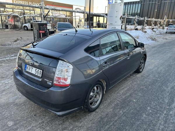 Pelēks Toyota Prius 2008 Viļņa, ar dzinēja tilpumu 1.50 L un nobraukumu 350 tūkst. km par 3500 €, foto 4 vietnē AUTOMOTO.COM.LV