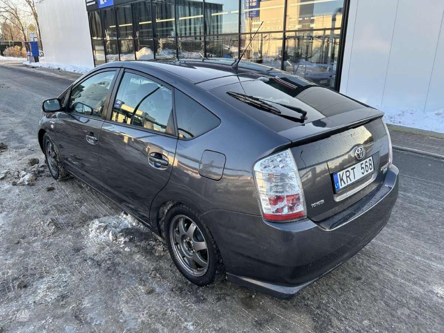 Grey Toyota Prius 2008 in Vilnius, with an engine capacity of 1.50 L and mileage of 350 thousand km for 3500 €, photo 5 on AUTOMOTO.COM.LV