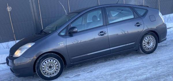 Grey Toyota Prius 2008 in Vilnius, with an engine capacity of 1.50 L and mileage of 220 thousand km for 4950 €, photo 6 on AUTOMOTO.COM.LV