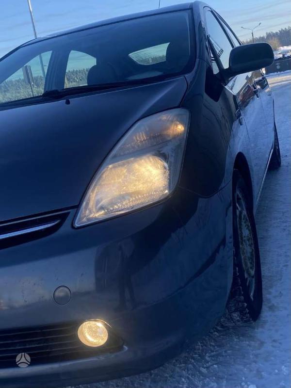 Grey Toyota Prius 2008 in Vilnius, with an engine capacity of 1.50 L and mileage of 220 thousand km for 4950 €, photo 7 on AUTOMOTO.COM.LV