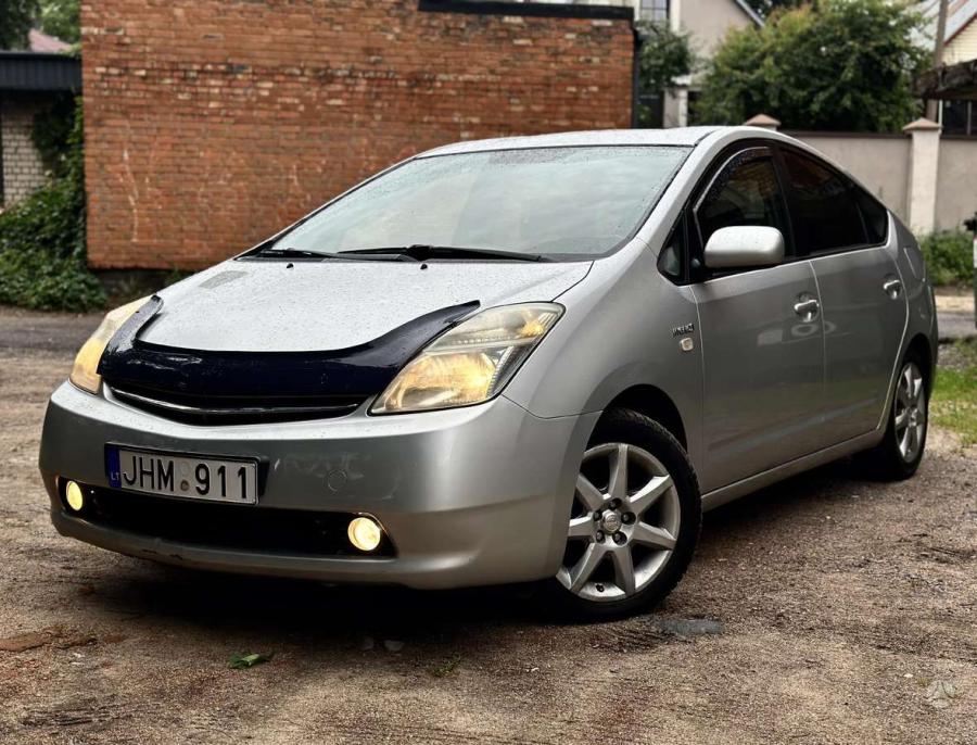 Grey Toyota Prius 2008 in Kaunas, with an engine capacity of 1.50 L and mileage of 223 thousand km for 6000 €, photo 5 on AUTOMOTO.COM.LV