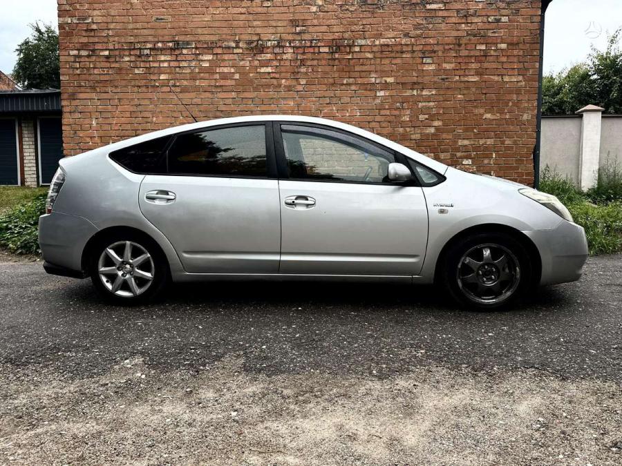Grey Toyota Prius 2008 in Kaunas, with an engine capacity of 1.50 L and mileage of 223 thousand km for 6000 €, photo 9 on AUTOMOTO.COM.LV