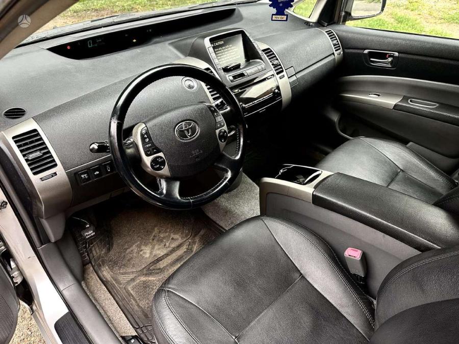 Grey Toyota Prius 2008 in Kaunas, with an engine capacity of 1.50 L and mileage of 223 thousand km for 6000 €, photo 18 on AUTOMOTO.COM.LV