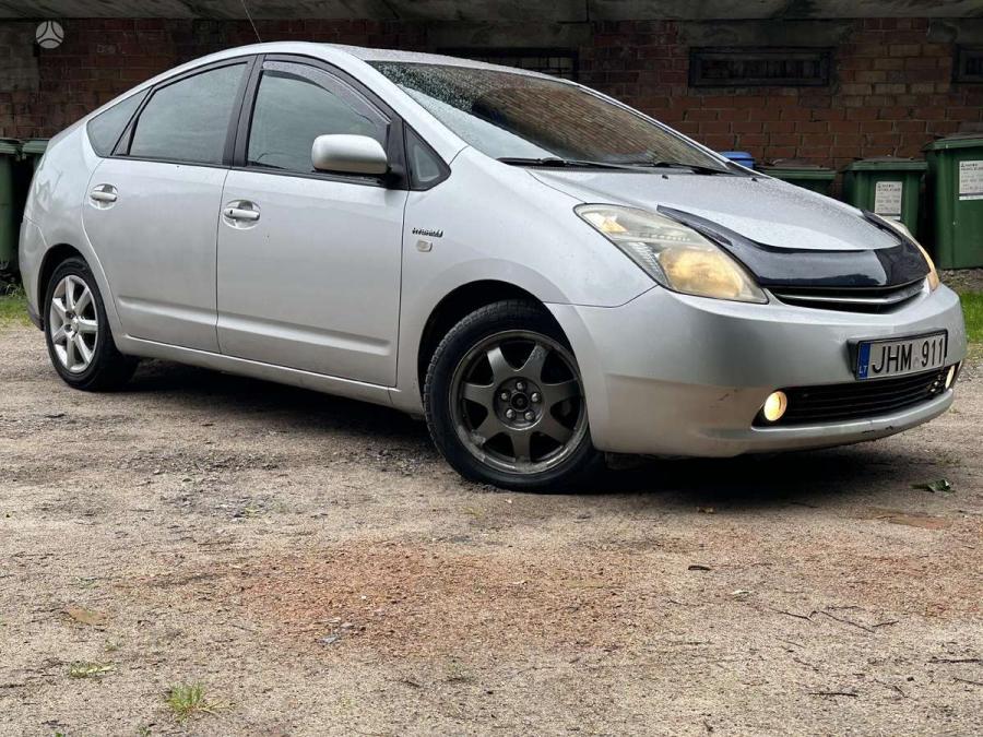 Grey Toyota Prius 2008 in Kaunas, with an engine capacity of 1.50 L and mileage of 223 thousand km for 6000 €, photo 23 on AUTOMOTO.COM.LV