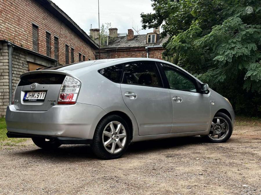 Grey Toyota Prius 2008 in Kaunas, with an engine capacity of 1.50 L and mileage of 223 thousand km for 6000 €, photo 25 on AUTOMOTO.COM.LV