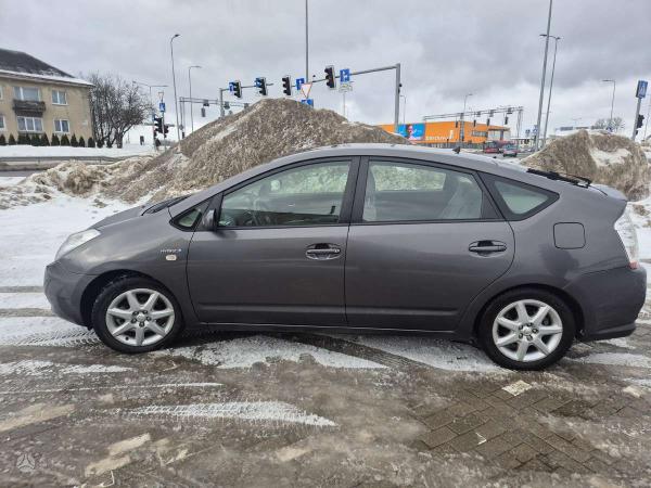Grey Toyota Prius 2008 in Vilnius, with an engine capacity of 1.50 L and mileage of 208 thousand km for 3200 €, photo 1 on AUTOMOTO.COM.LV