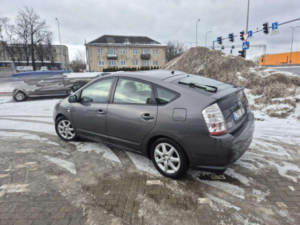 Grey Toyota Prius 2008 in Vilnius, with an engine capacity of 1.50 L and mileage of 208 thousand km for 3200 €, photo 2 on AUTOMOTO.COM.LV