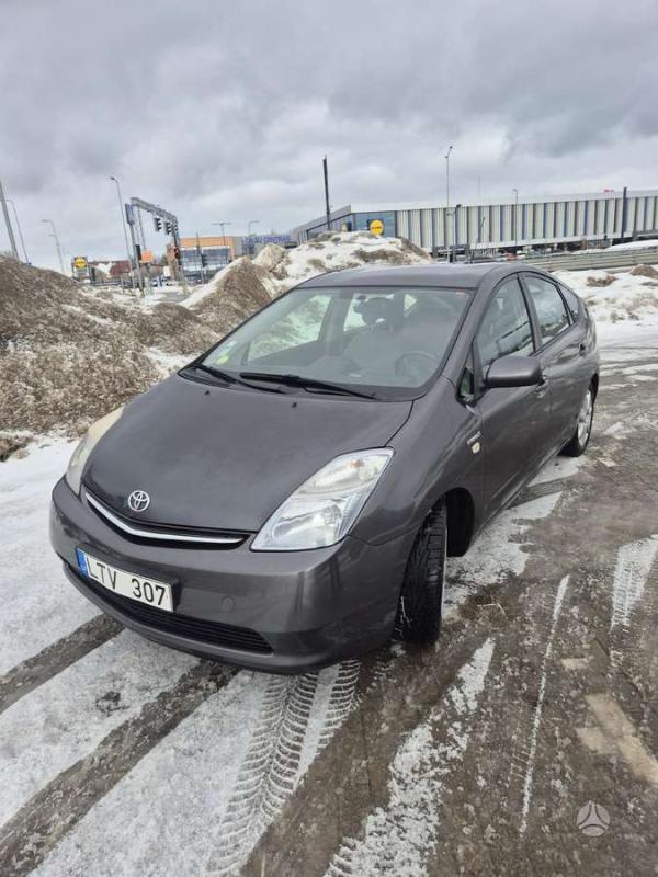 Grey Toyota Prius 2008 in Vilnius, with an engine capacity of 1.50 L and mileage of 208 thousand km for 3200 €, photo 3 on AUTOMOTO.COM.LV