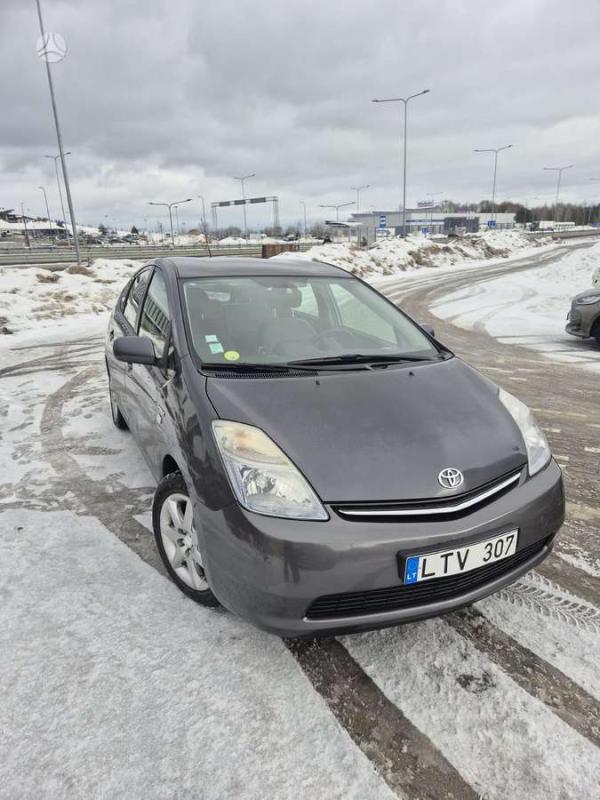 Grey Toyota Prius 2008 in Vilnius, with an engine capacity of 1.50 L and mileage of 208 thousand km for 3200 €, photo 5 on AUTOMOTO.COM.LV