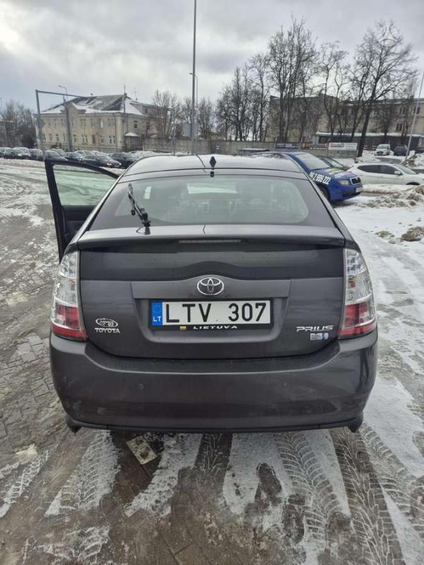 Grey Toyota Prius 2008 in Vilnius, with an engine capacity of 1.50 L and mileage of 208 thousand km for 3200 €, photo 6 on AUTOMOTO.COM.LV