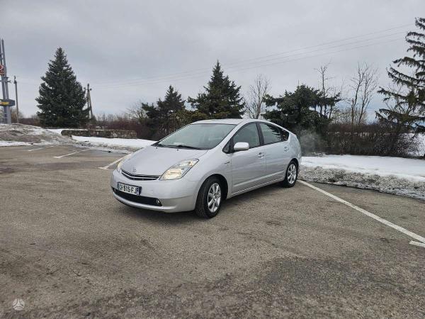 Grey Toyota Prius 2008 in Marijampole, with an engine capacity of 1.50 L and mileage of 174 thousand km for 5600 €, photo 2 on AUTOMOTO.COM.LV
