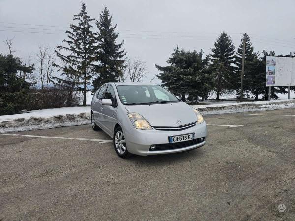 Grey Toyota Prius 2008 in Marijampole, with an engine capacity of 1.50 L and mileage of 174 thousand km for 5600 €, photo 5 on AUTOMOTO.COM.LV