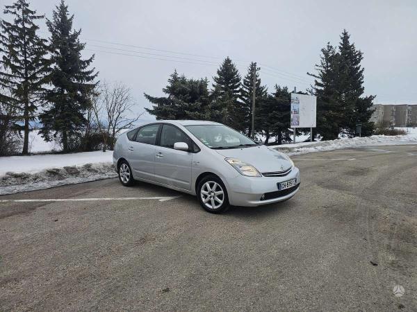 Grey Toyota Prius 2008 in Marijampole, with an engine capacity of 1.50 L and mileage of 174 thousand km for 5600 €, photo 6 on AUTOMOTO.COM.LV