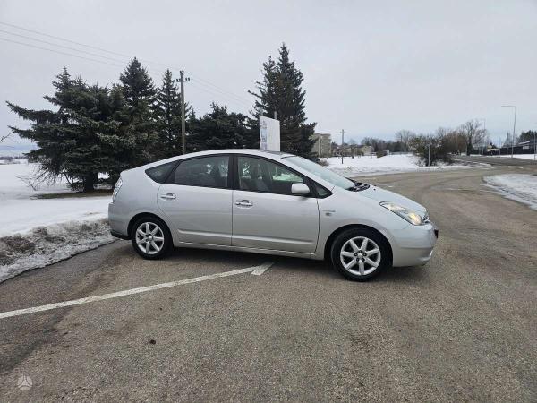 Grey Toyota Prius 2008 in Marijampole, with an engine capacity of 1.50 L and mileage of 174 thousand km for 5600 €, photo 7 on AUTOMOTO.COM.LV