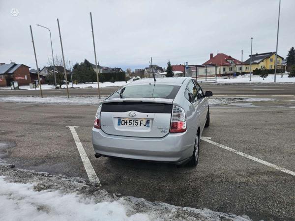 Grey Toyota Prius 2008 in Marijampole, with an engine capacity of 1.50 L and mileage of 174 thousand km for 5600 €, photo 10 on AUTOMOTO.COM.LV