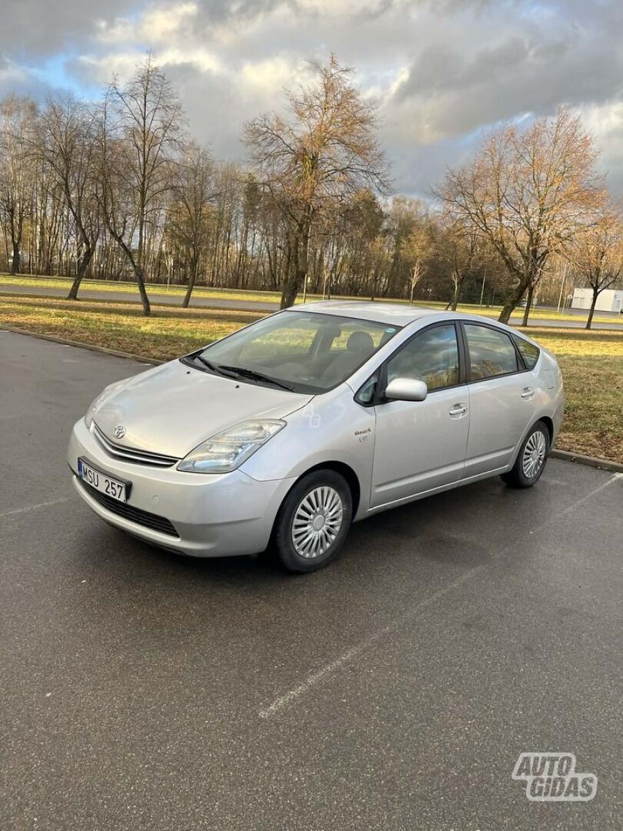 Pelēks Toyota Prius 2008 Kauņa, ar dzinēja tilpumu 1.50 L un nobraukumu 305 tūkst. km par 3950 €, foto 3 vietnē AUTOMOTO.COM.LV