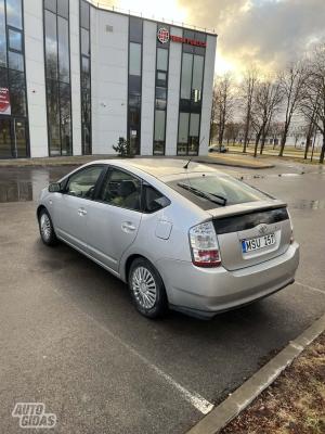 Pelēks Toyota Prius 2008 Kauņa, ar dzinēja tilpumu 1.50 L un nobraukumu 305 tūkst. km par 3950 €, foto 4 vietnē AUTOMOTO.COM.LV