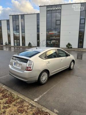 Pelēks Toyota Prius 2008 Kauņa, ar dzinēja tilpumu 1.50 L un nobraukumu 305 tūkst. km par 3950 €, foto 5 vietnē AUTOMOTO.COM.LV