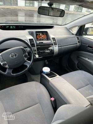 Pelēks Toyota Prius 2008 Kauņa, ar dzinēja tilpumu 1.50 L un nobraukumu 305 tūkst. km par 3950 €, foto 6 vietnē AUTOMOTO.COM.LV