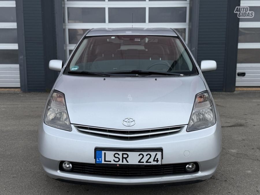 Grey Toyota Prius 2008 in Panevezys, with an engine capacity of 1.50 L and mileage of 362 thousand km for 2650 €, photo 3 on AUTOMOTO.COM.LV
