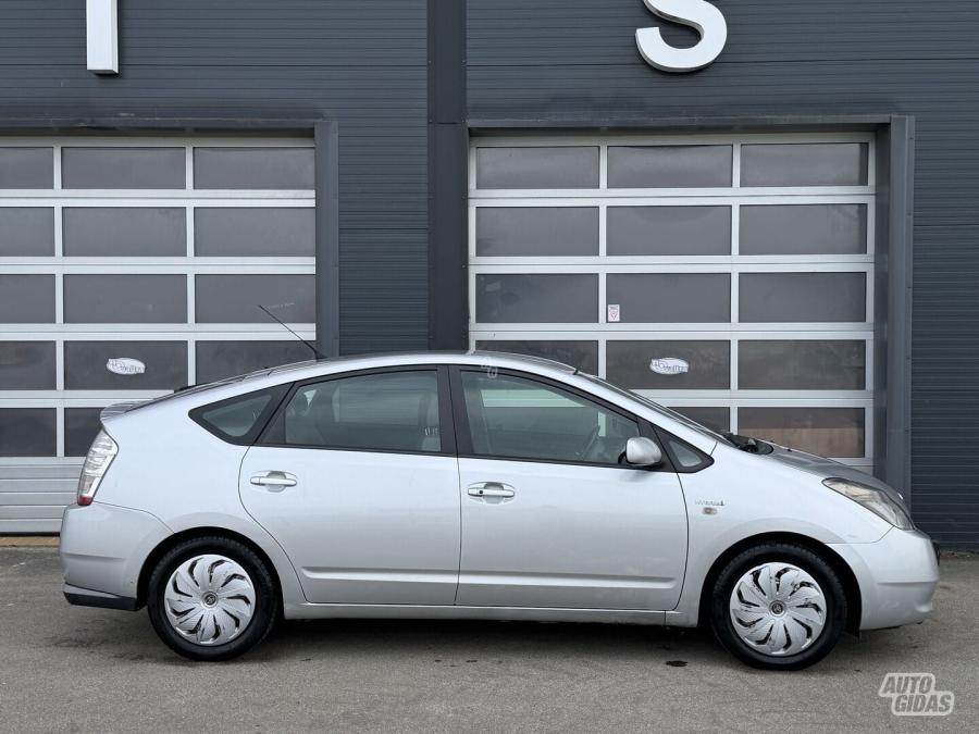 Grey Toyota Prius 2008 in Panevezys, with an engine capacity of 1.50 L and mileage of 362 thousand km for 2650 €, photo 6 on AUTOMOTO.COM.LV