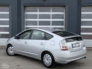 Grey Toyota Prius 2008 in Panevezys, with an engine capacity of 1.50 L and mileage of 362 thousand km for 2650 €, photo 7 on AUTOMOTO.COM.LV