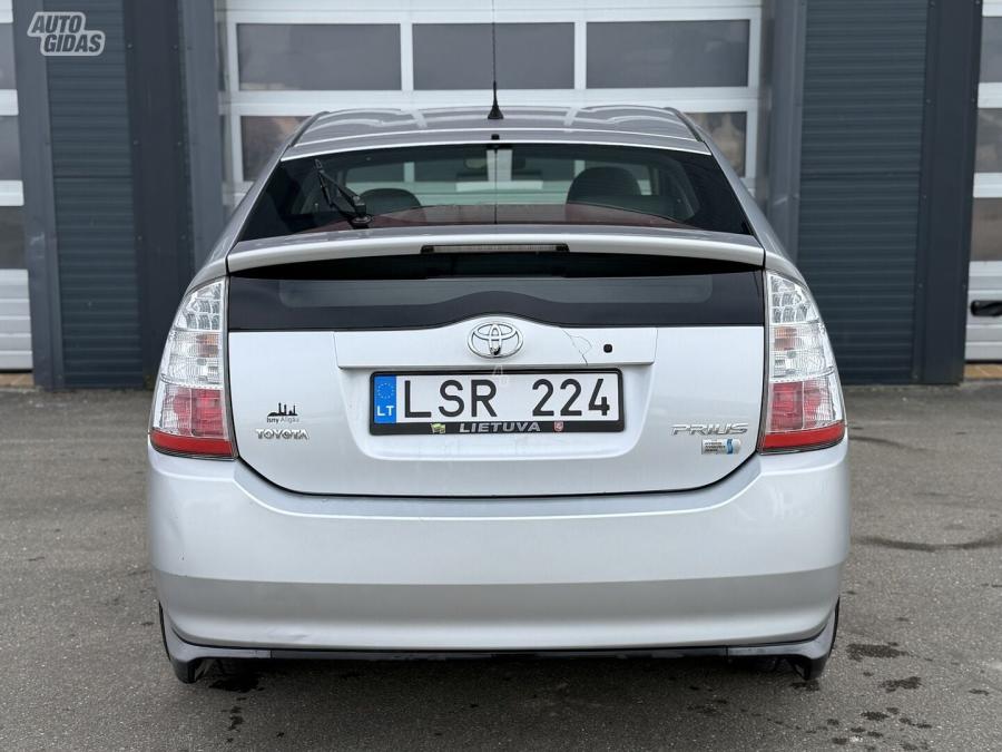 Grey Toyota Prius 2008 in Panevezys, with an engine capacity of 1.50 L and mileage of 362 thousand km for 2650 €, photo 8 on AUTOMOTO.COM.LV